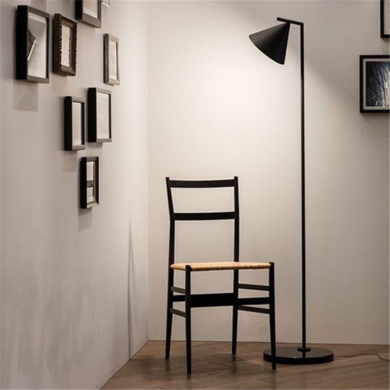 FLOS Captain Flint da terra a prezzo scontato su AP Illuminazione